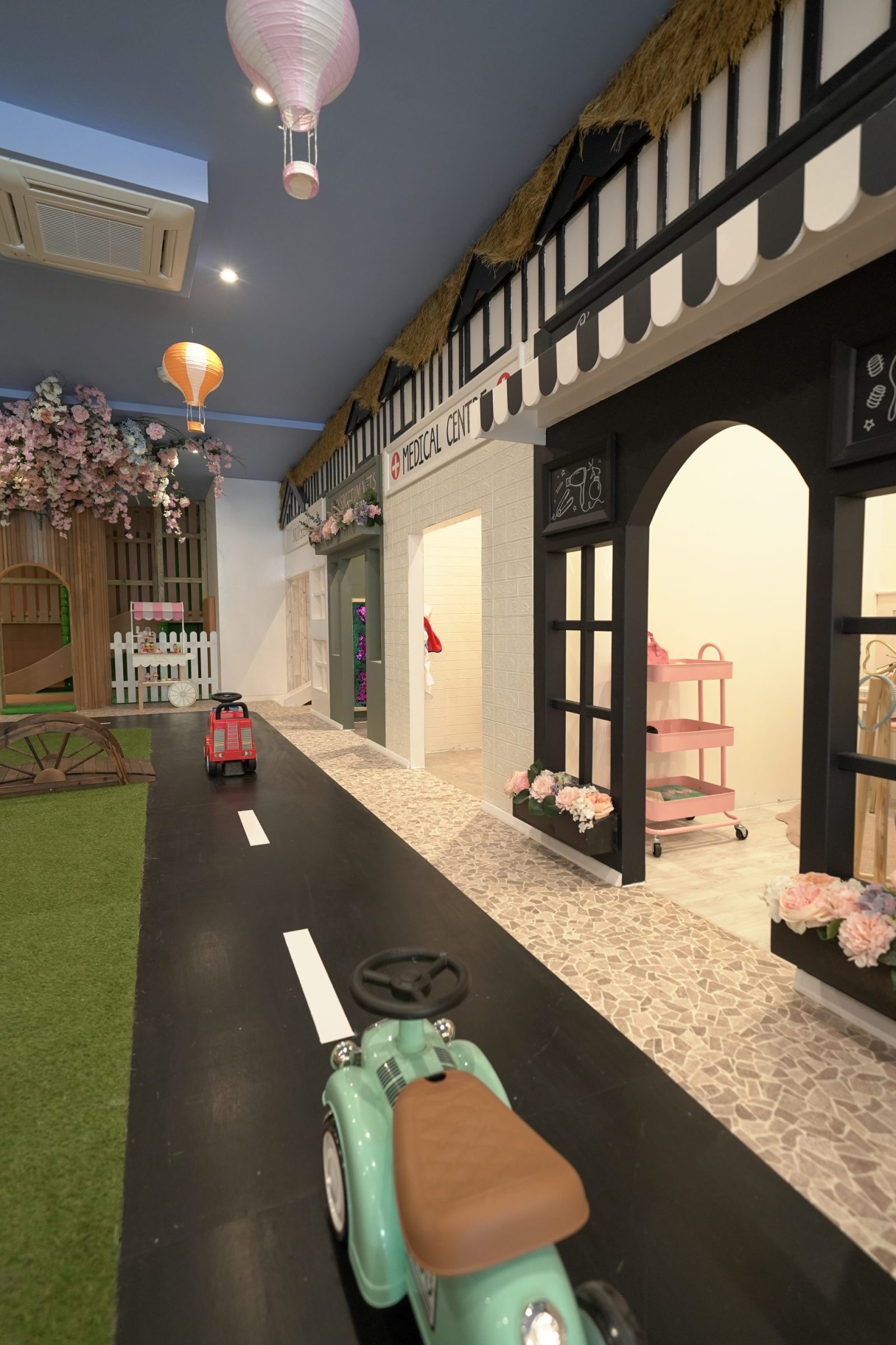 Enrol Now for Creative Childcare | Locksbottom